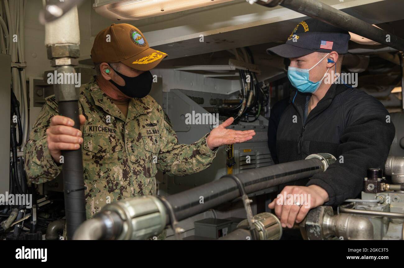 210309-N-VQ841-1121 EVERETT, Wash. (Mar. 9, 2021) Vice Adm. Roy ...