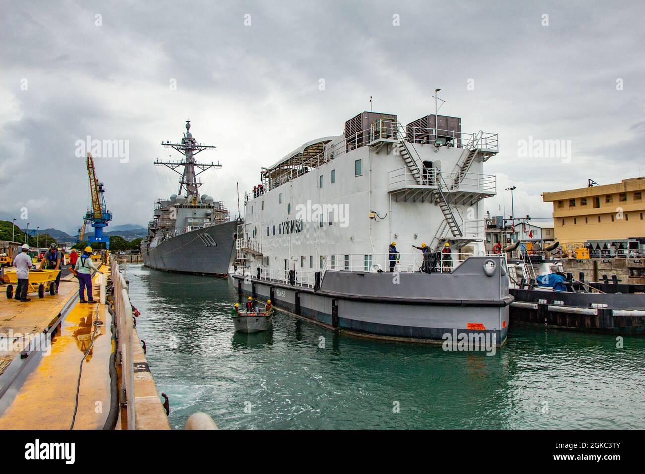 Arleigh burke dry dock hi-res stock photography and images - Alamy