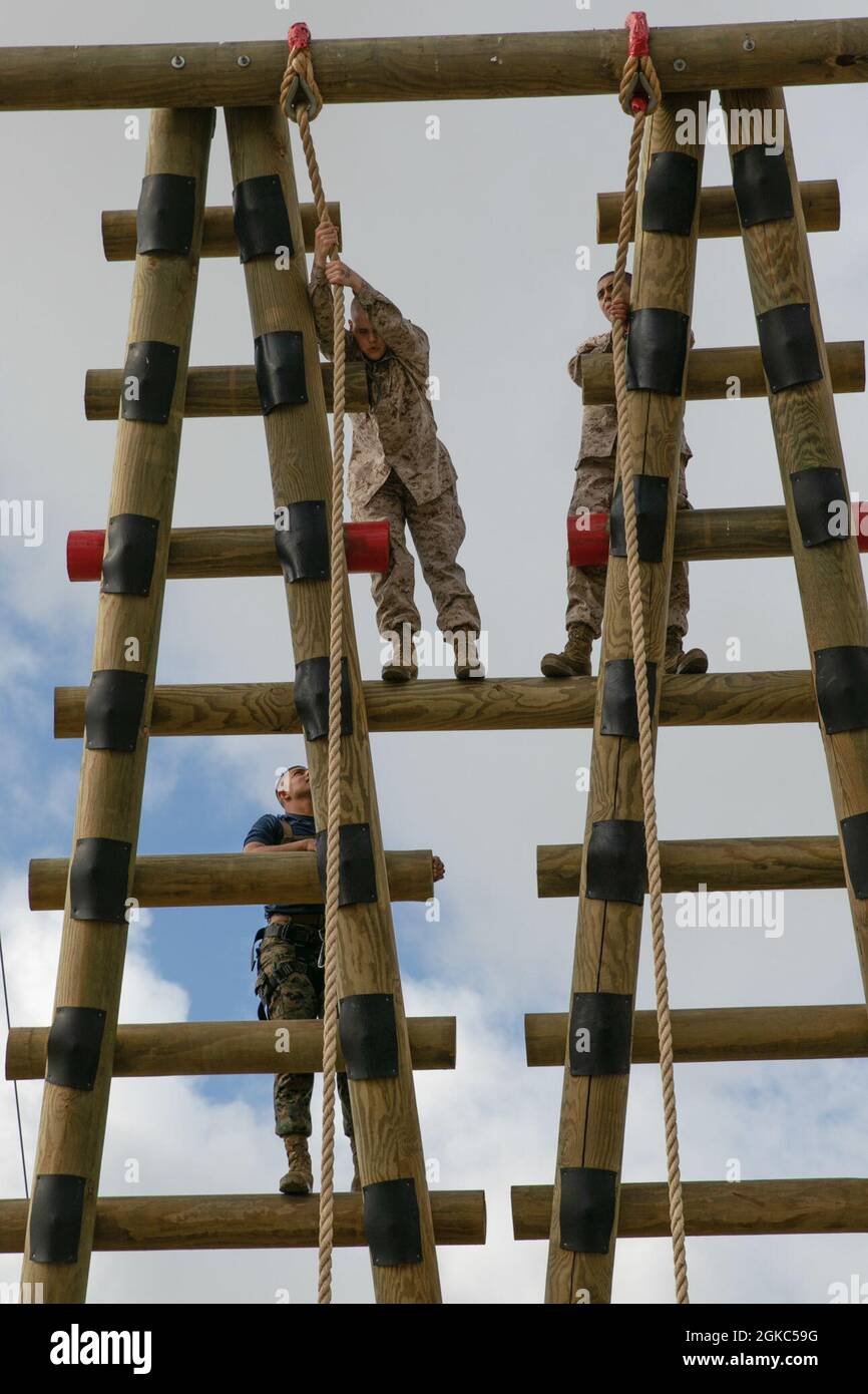U.S. Marine recruits with Lima Company, 3rd Recruit Training Battalion ...