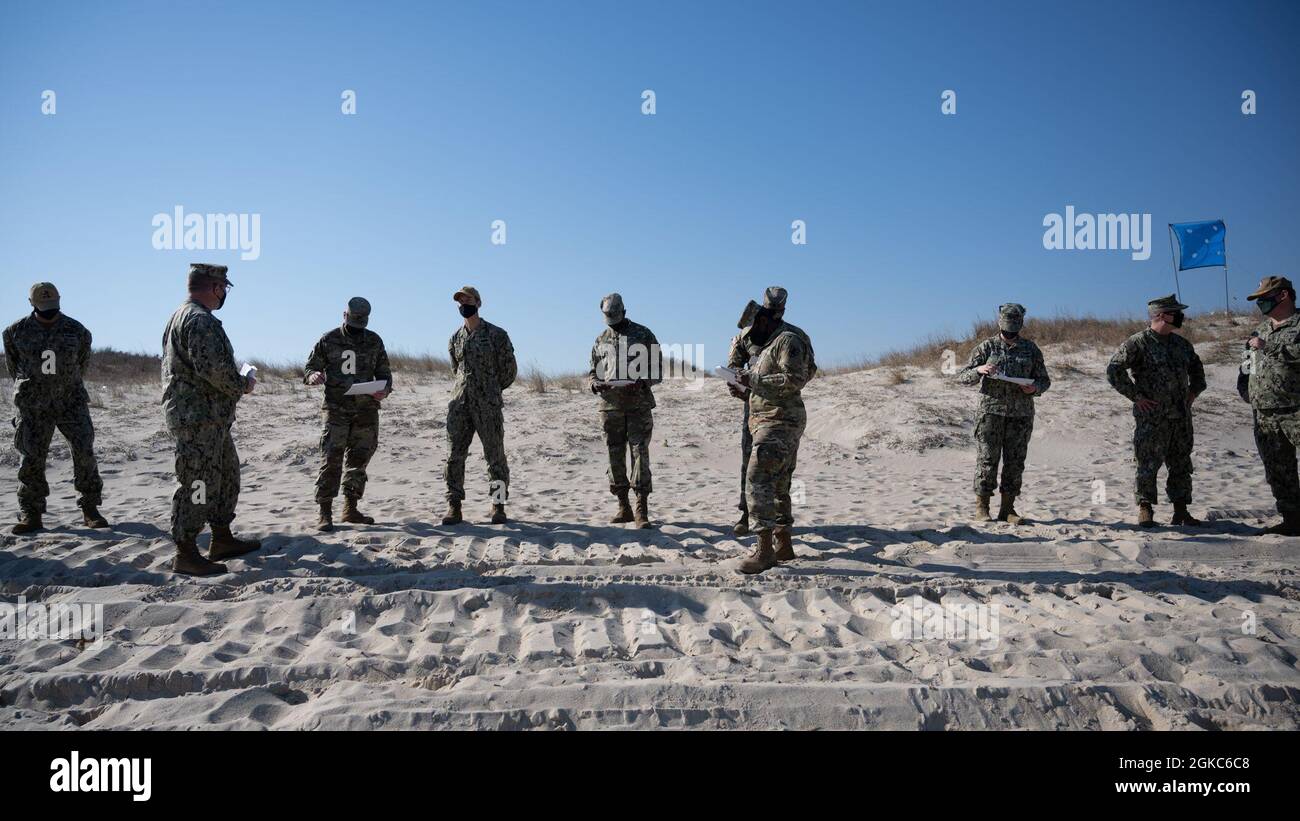 VIRGINIA BEACH, Va. Senior Navy and Army leaders observe Amphibious ...