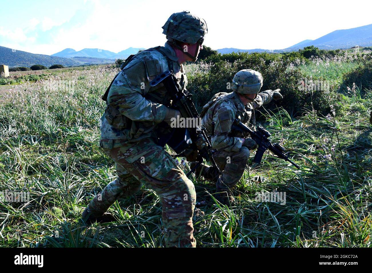 U.S. Army paratroopers assigned to Castle Company, 54th Engineer ...