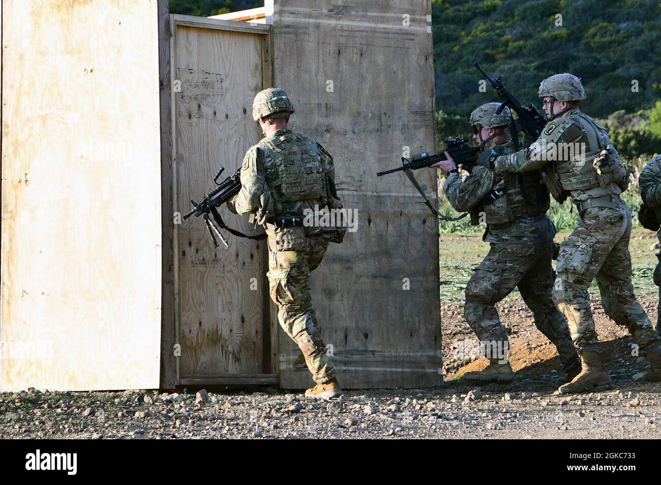 U.S. Army paratroopers assigned to Castle Company, 54th Engineer ...