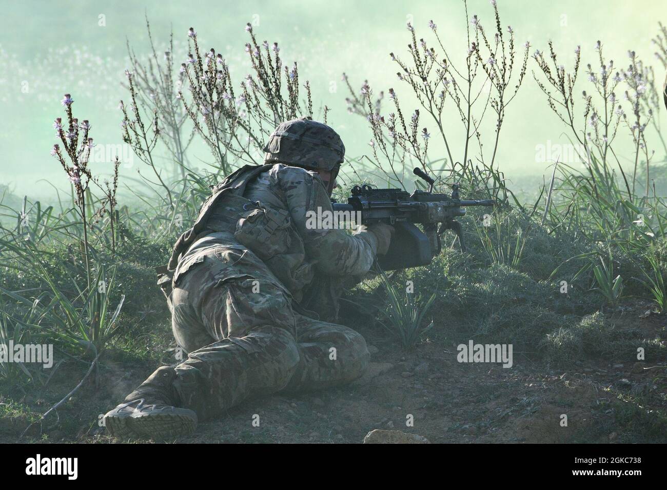 U.S. Army paratroopers assigned to Castle Company, 54th Engineer ...