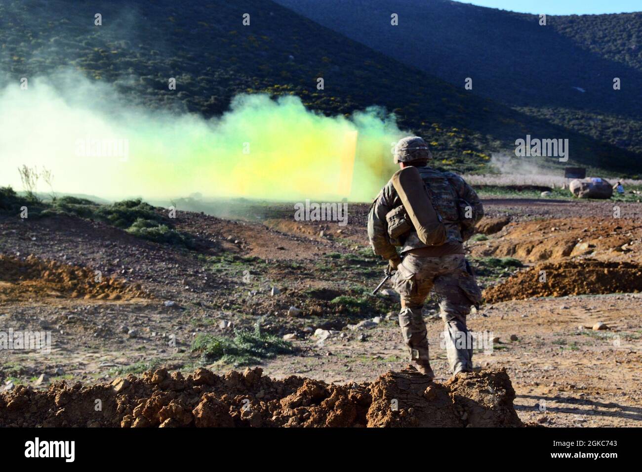 U.S. Army paratroopers assigned to Castle Company, 54th Engineer ...