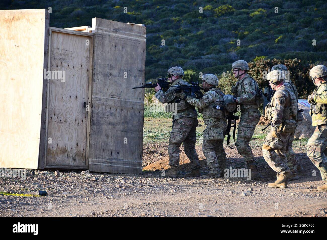U.S. Army paratroopers assigned to Castle Company, 54th Engineer ...