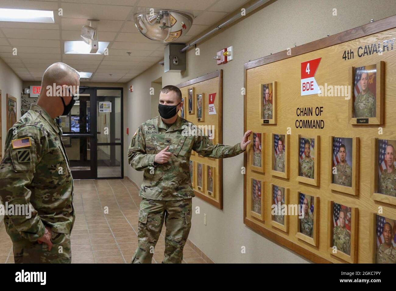 First Army Commanding General Lt. Gen. Thomas James Jr., meets with Col ...