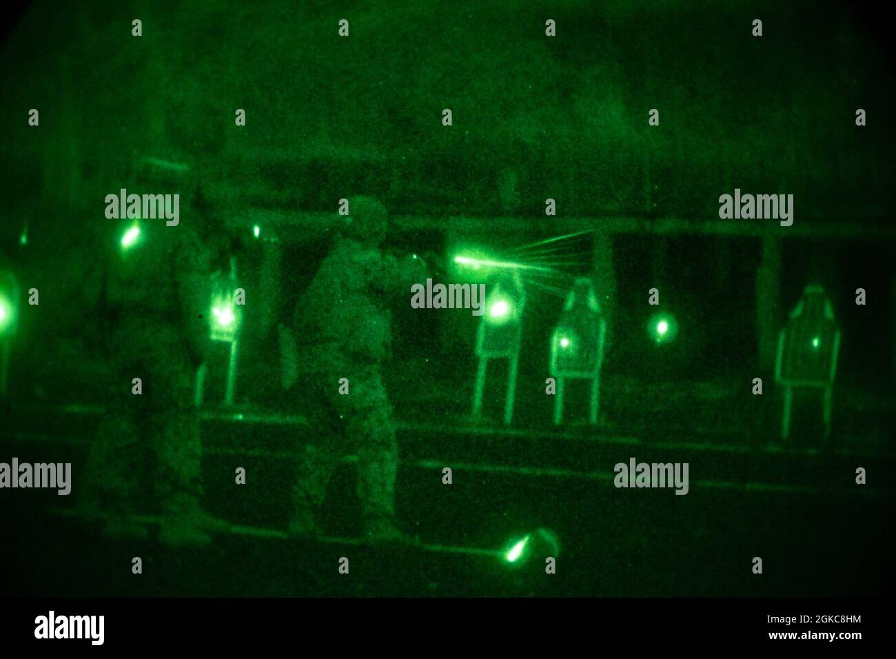 U.S. Marines with Echo Battery, Battalion Landing Team 3/4, 31st Marine ...