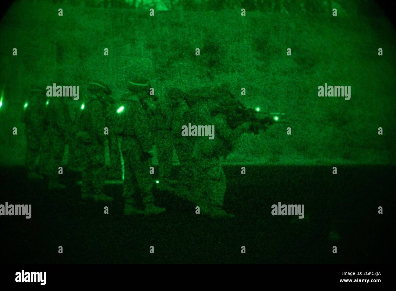 U.S. Marines with Echo Battery, Battalion Landing Team 3/4, 31st Marine ...