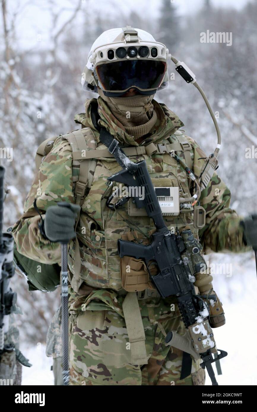 Soldier from 4th Brigade Combat Team, 25th Infantry Division test IVAS ...