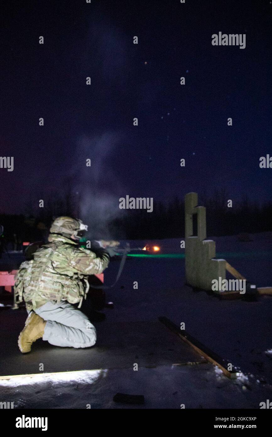 Soldier from 4th Brigade Combat Team, 25th Infantry Division test IVAS ...