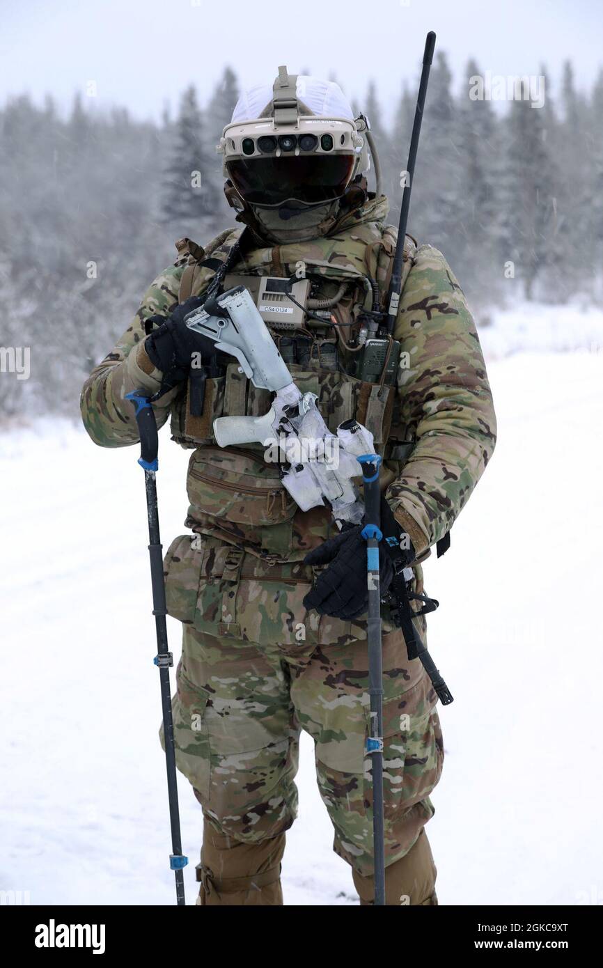 Soldier from 4th Brigade Combat Team, 25th Infantry Division test IVAS ...