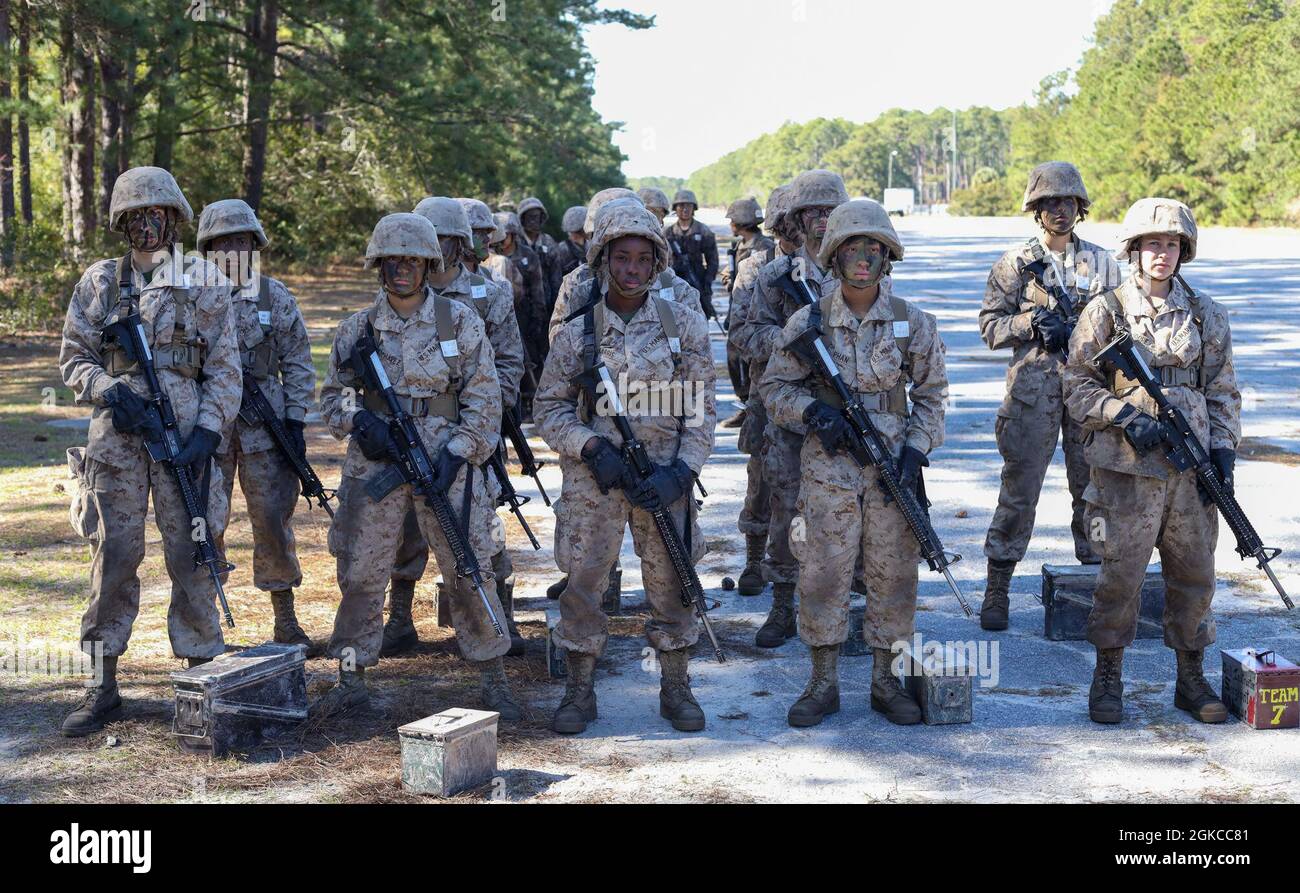 Recruits with Papa Company, 4th Recruit Training Battalion, prepare for ...
