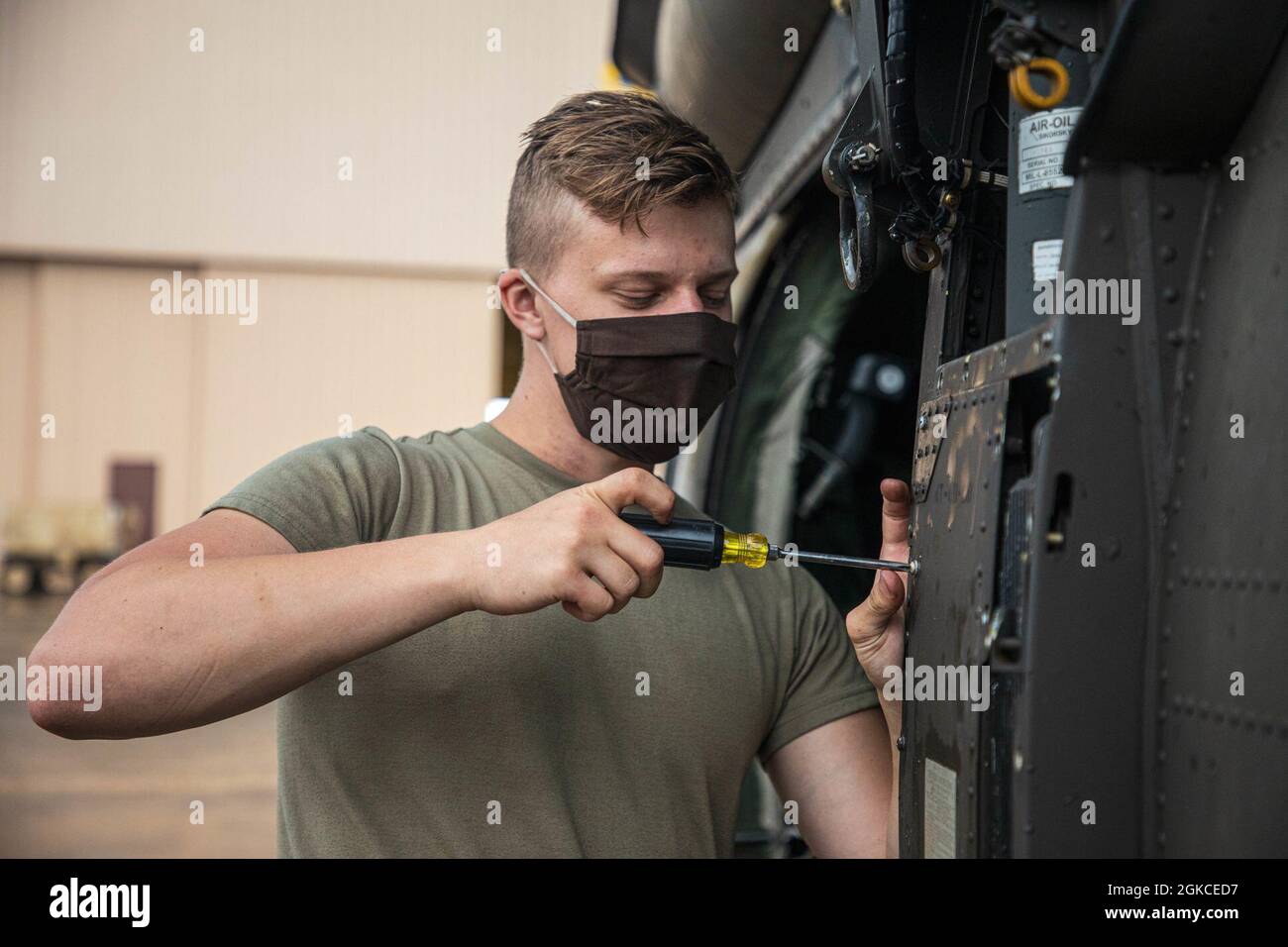 15T Blackhawk repairers assigned to 3rd Battalion, 25th Aviation ...
