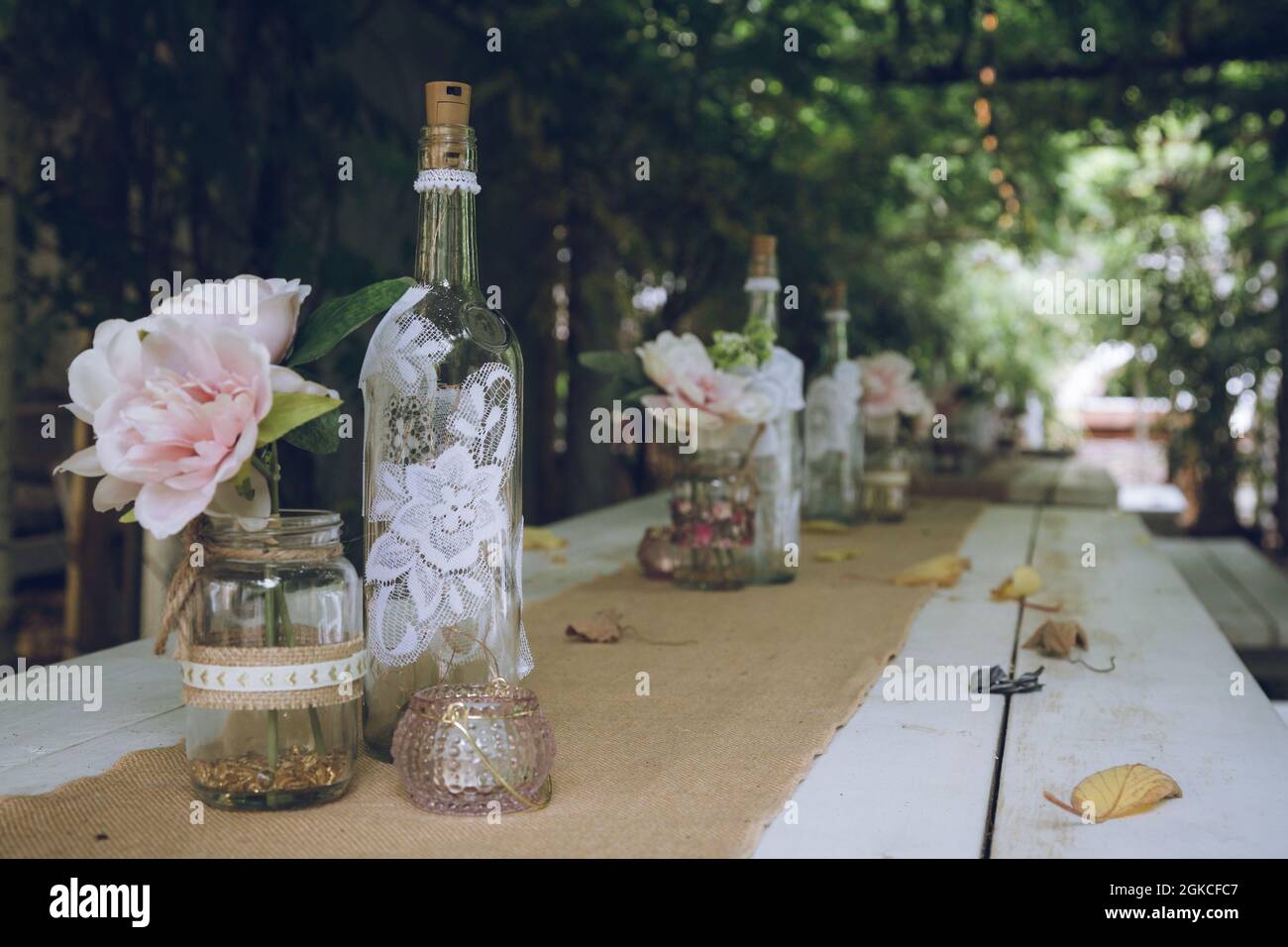 Vintage wedding table setting hi-res stock photography and images - Alamy