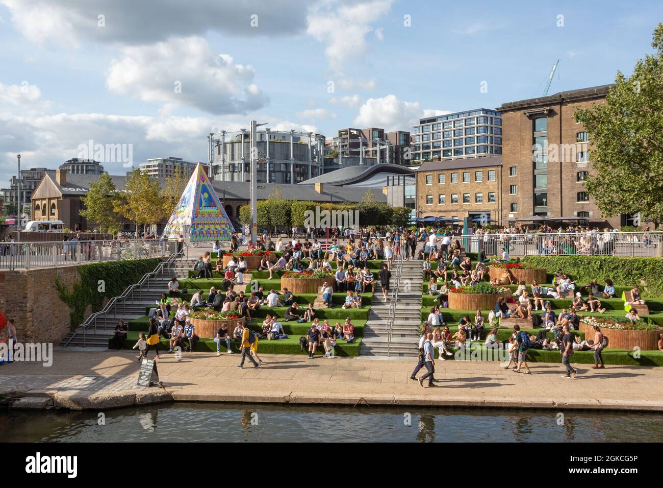 Granary Square, King's Cross, London, UK Stock Photo - Alamy