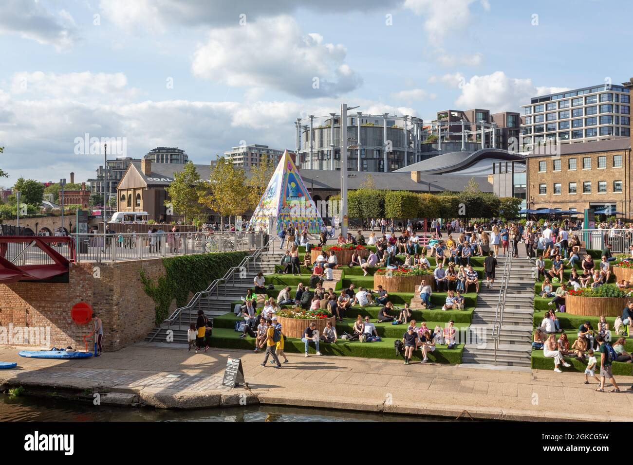 Granary Square, King's Cross, London, UK Stock Photo - Alamy