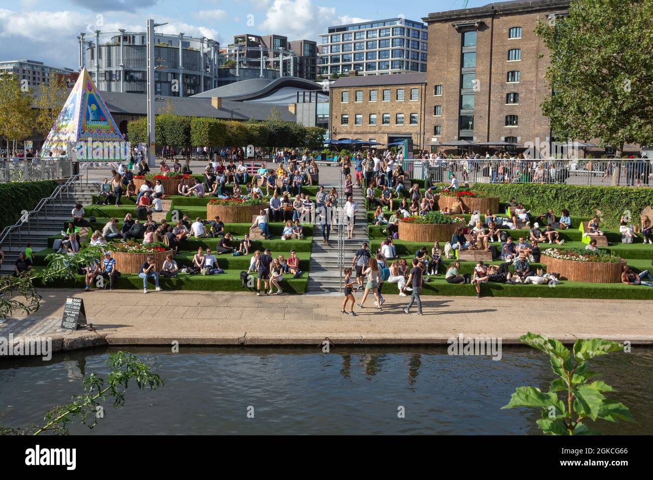 Granary Square, King's Cross, London, UK Stock Photo - Alamy