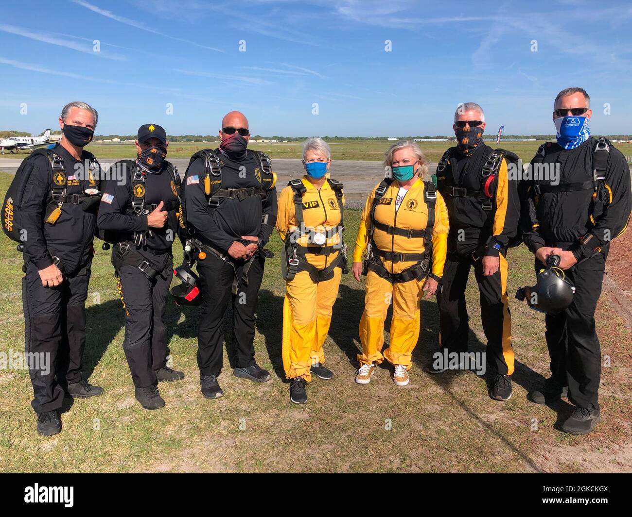 U.S. Special Operations Command Para-Commandos prepare to tandem ...