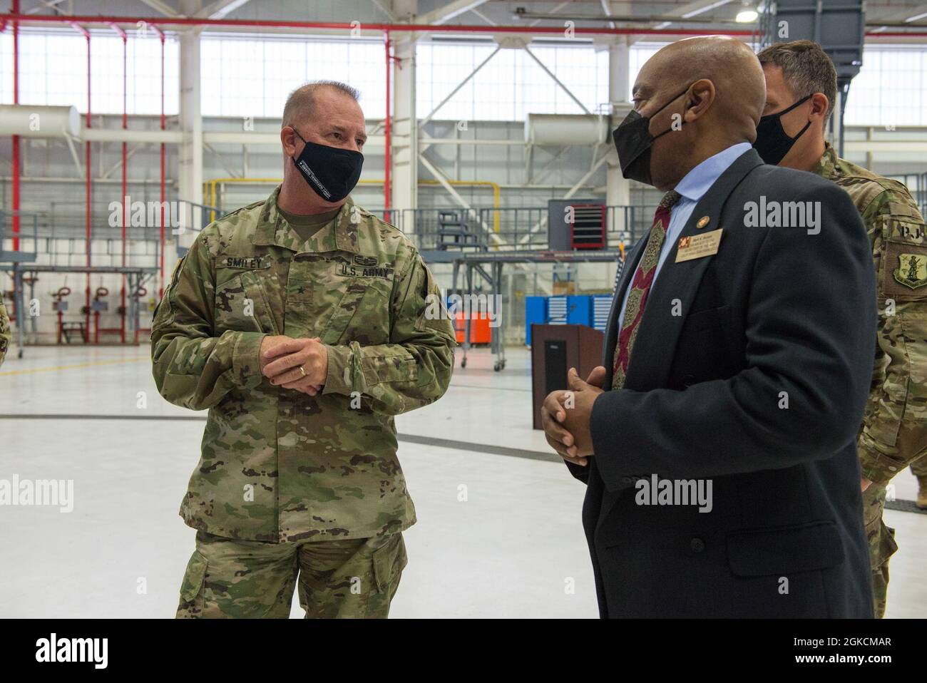 U.S. Army Soldiers from the 223rd Military Intelligence Battalion ...