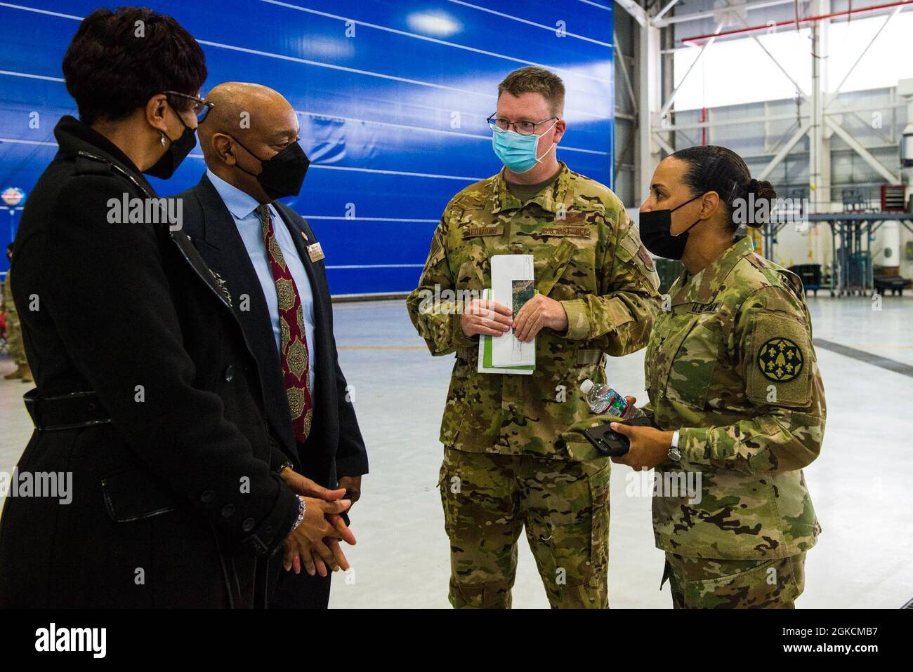 U.S. Army Soldiers from the 223rd Military Intelligence Battalion ...