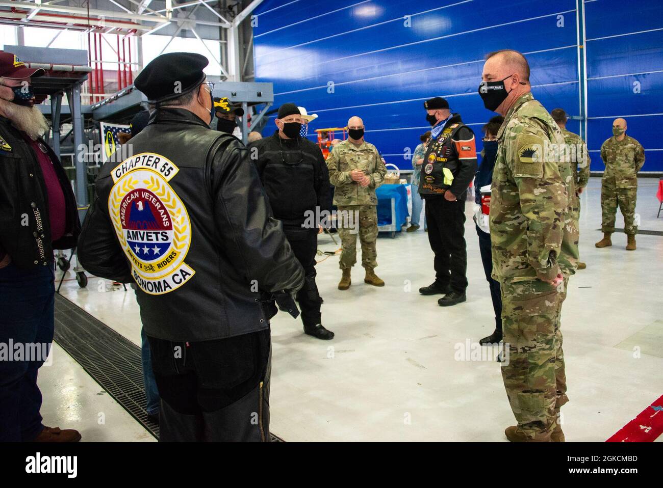 U.S. Army Soldiers from the 223rd Military Intelligence Battalion ...