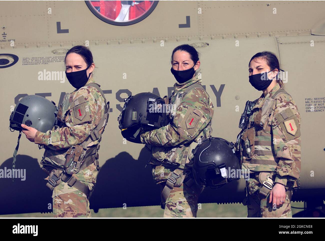 The first female aviators in history to fly U.S. Army CH-47 Chinook ...