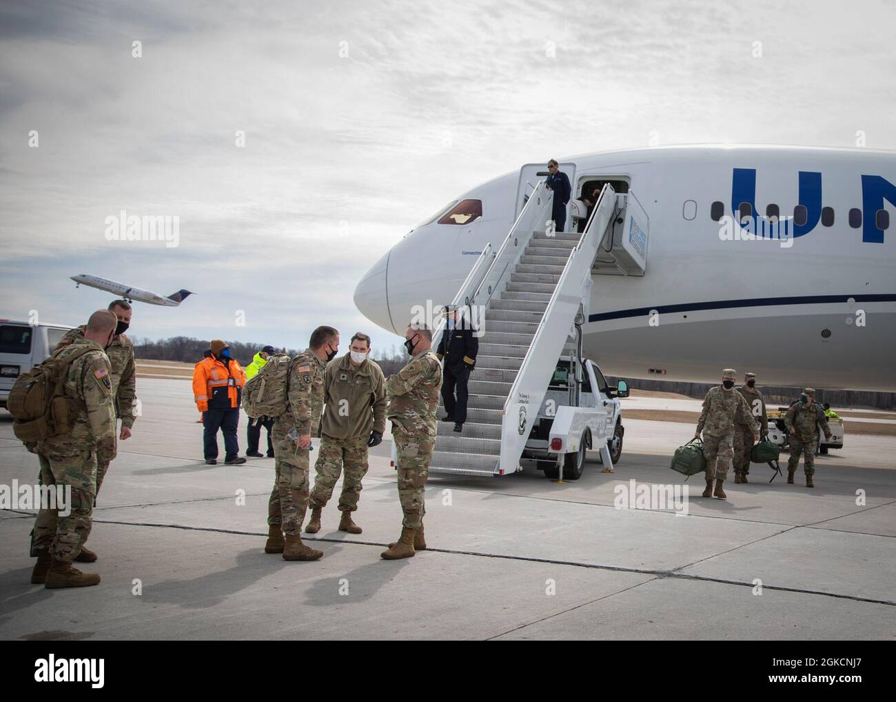 Senior Leaders with the Michigan National Guard greet the 107th ...