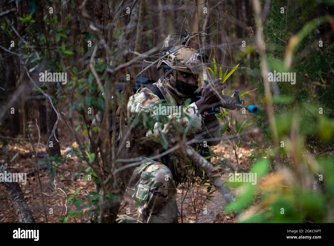 U.S. Air Force Master Sgt. Larry Reid, 1st Combat Camera combat ...