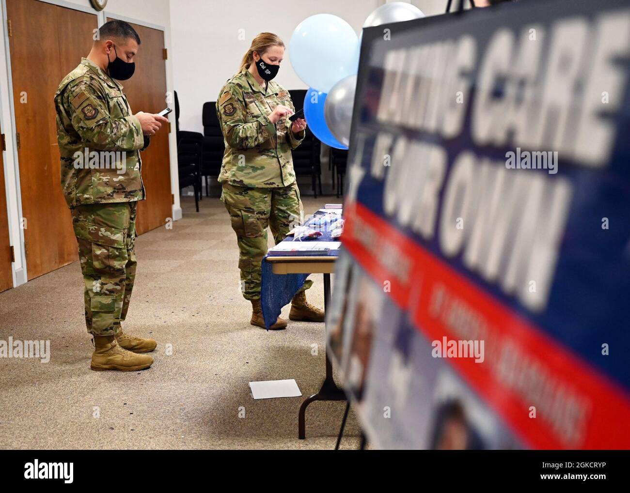 Command com text hi-res stock photography and images - Alamy