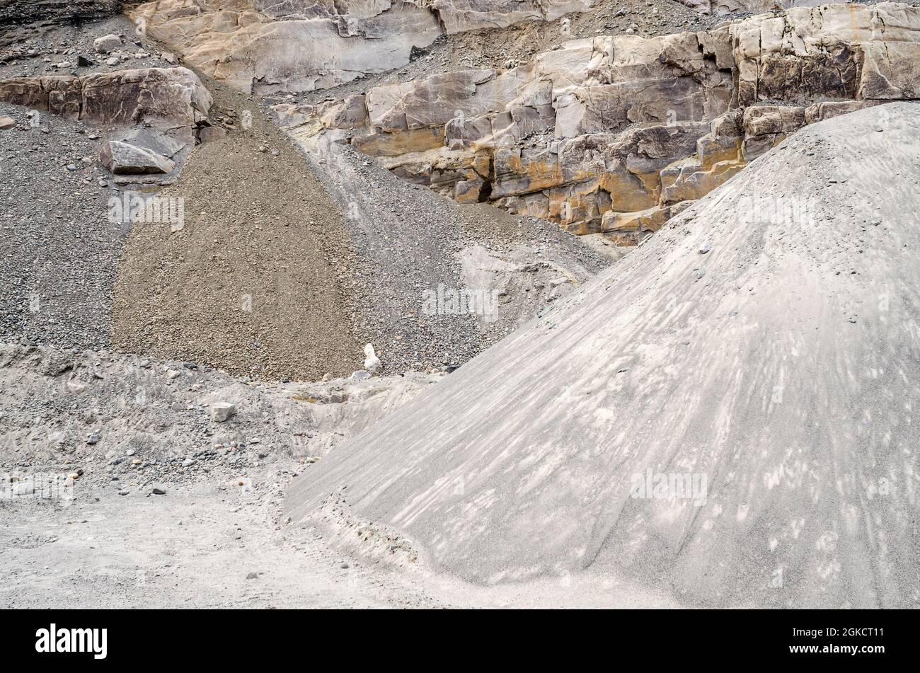 Pile of sand hi-res stock photography and images - Alamy