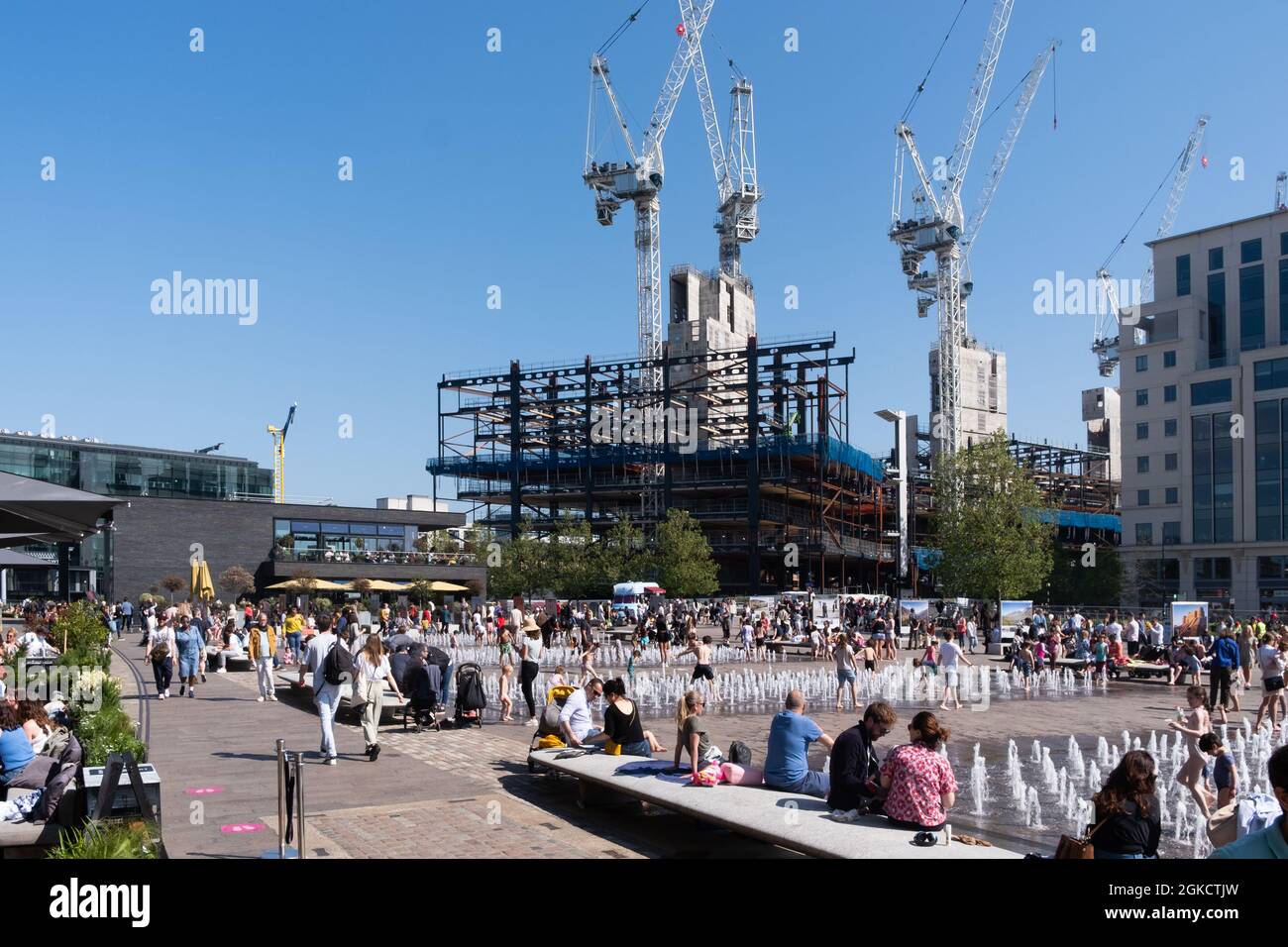 Granary Square, King's Cross, London with Google HQ under construction ...