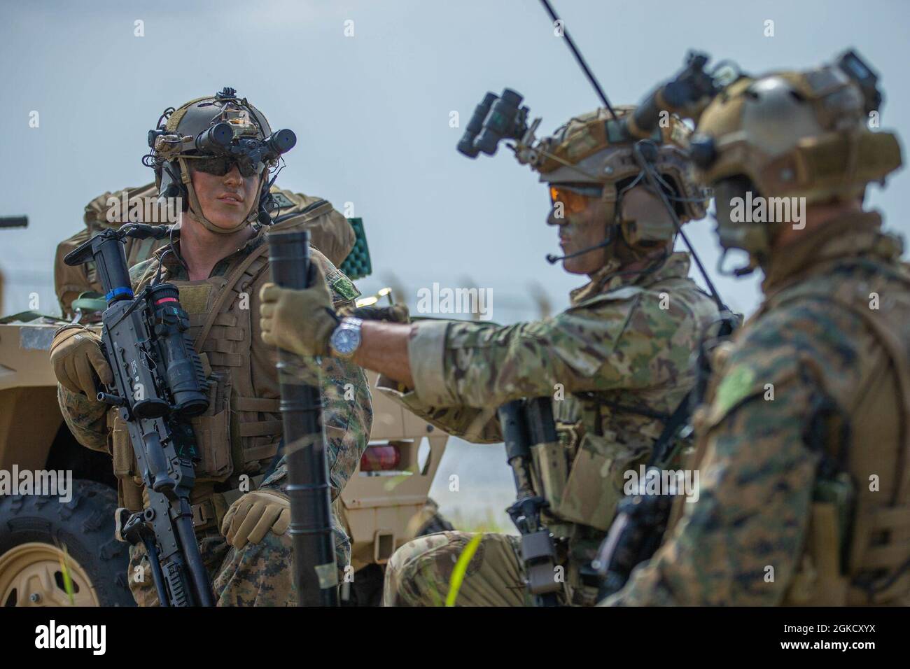U.S. Marines with 3d Reconnaissance Battalion, 3d Marine Division and ...