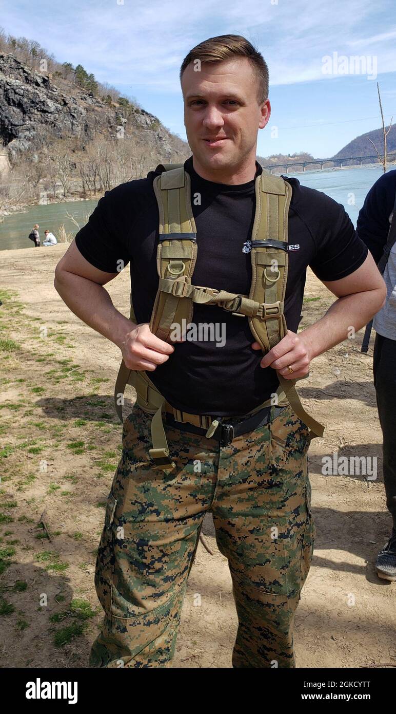 U.S. Marine Corps Gunnery Sgt. Jason Oliver, a recruiter with ...