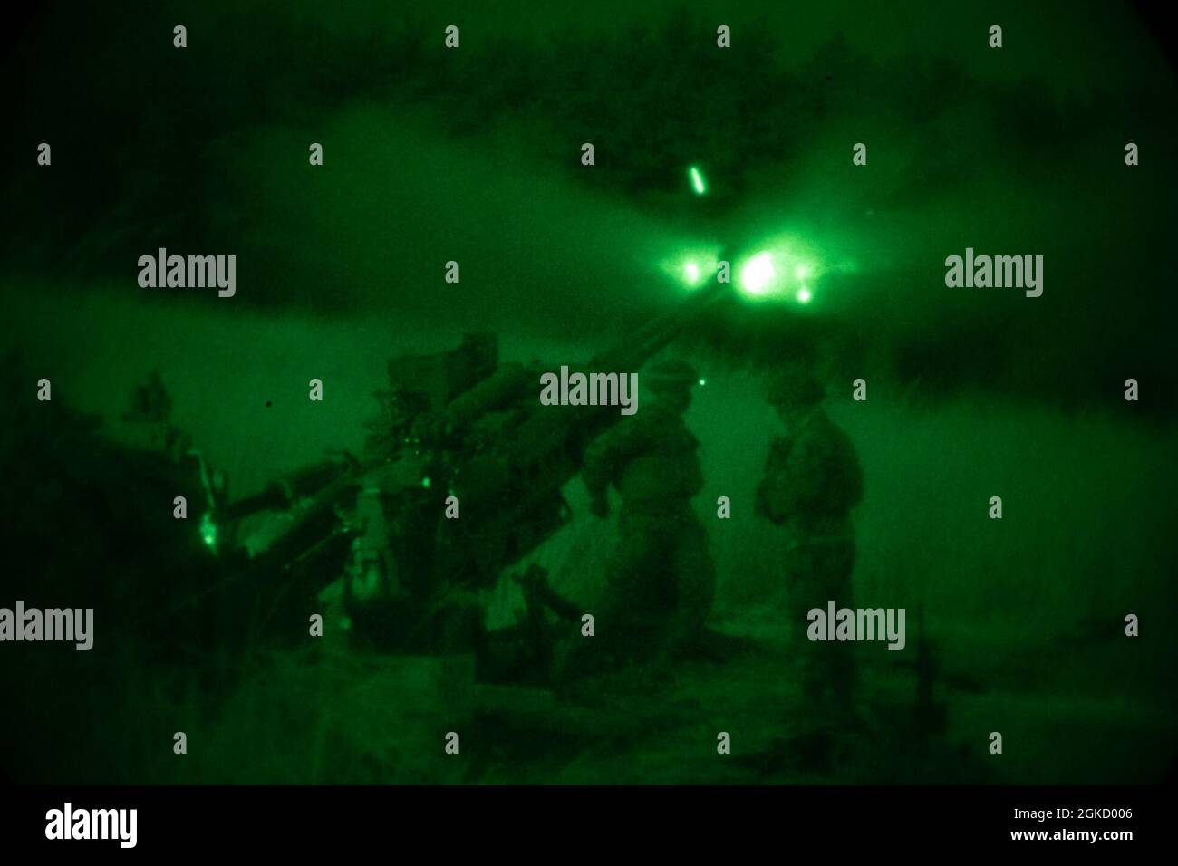 U.S. Marines with Echo Battery, Battalion Landing Team 3/4, 31st Marine ...