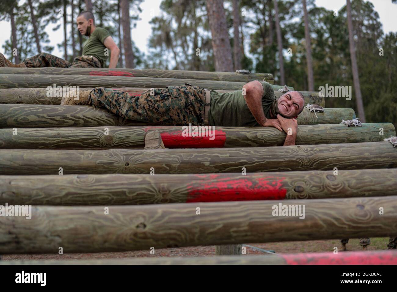 Recruits with Hotel Company, 2nd Recruit Training Battalion, navigate ...