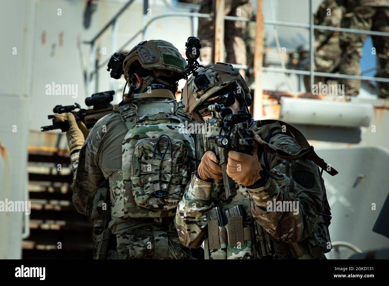 Naval special operations forces from the Greek Underwater Demolition ...