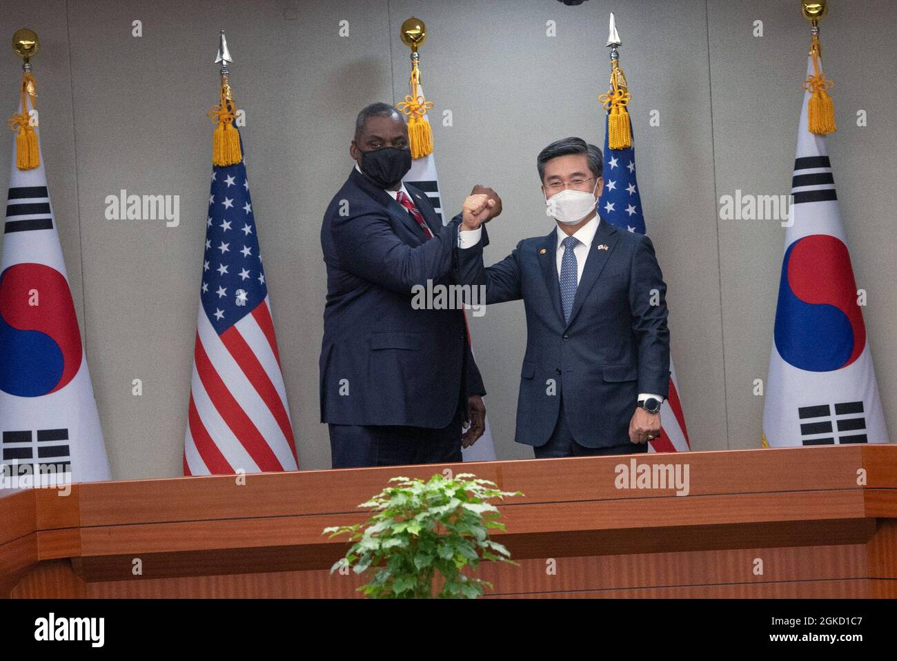 Secretary of Defense Lloyd J. Austin III meets with South Korean ...