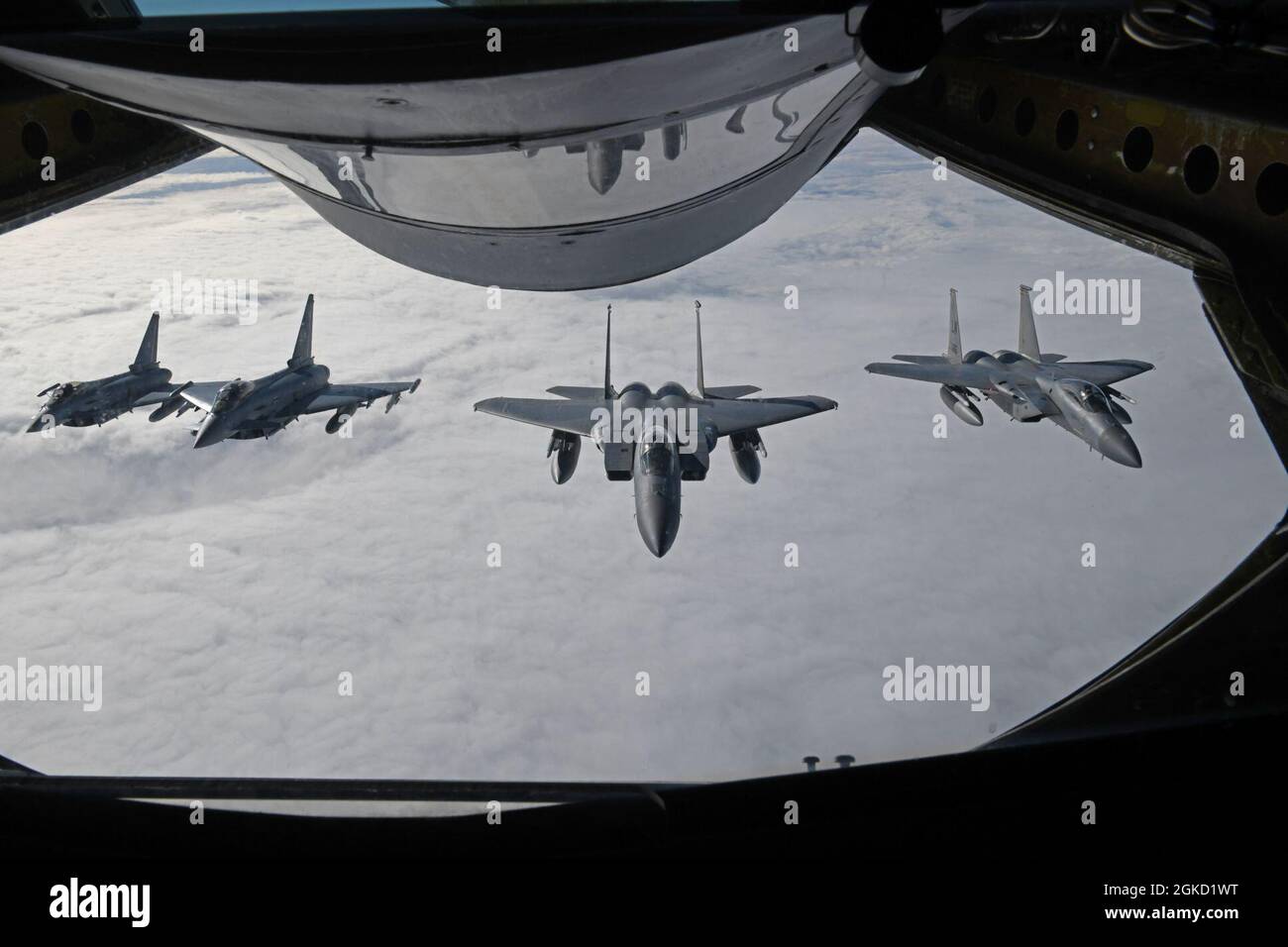 Eurofighter refueling hi-res stock photography and images - Alamy