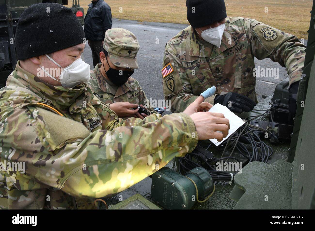 U.S. Army 2nd Lt. Ye Suk Kim, left, U.S. Army Spc. Teresita Mitmow ...