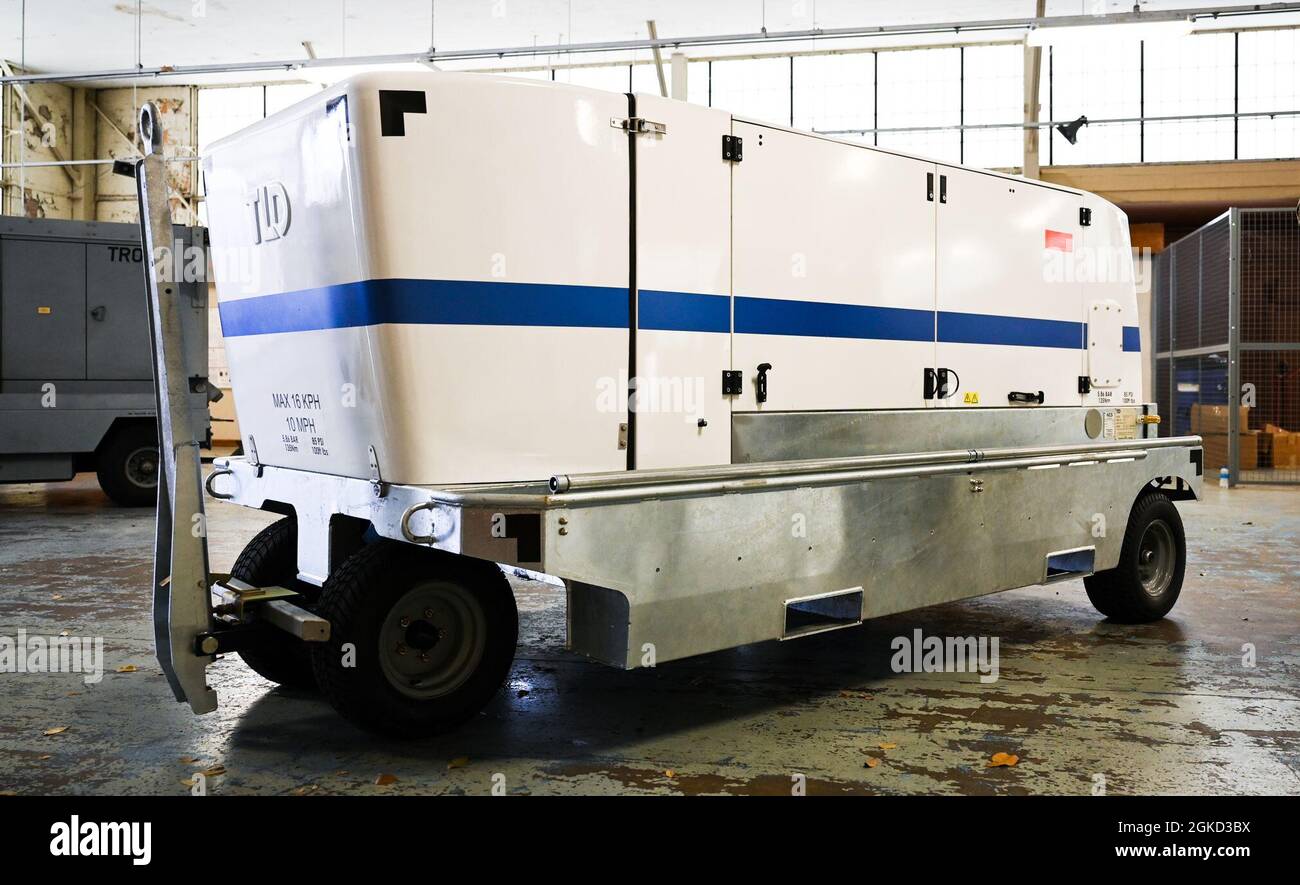 Ground Power Unit Aircraft High Resolution Stock Photography and Images ...