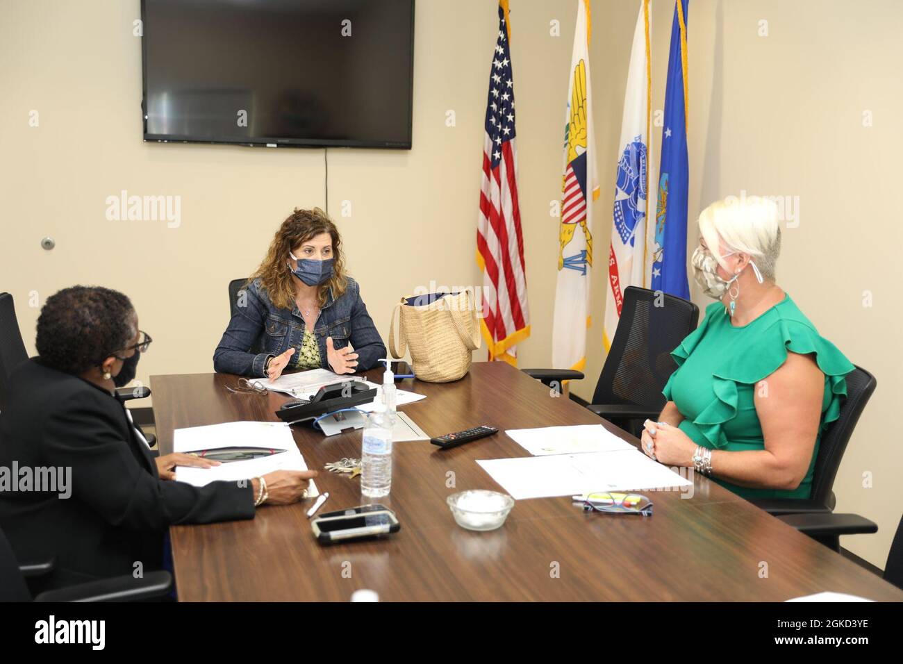 Mrs. Kelly Hokanson meets with Linda Todman (left), Family Program ...