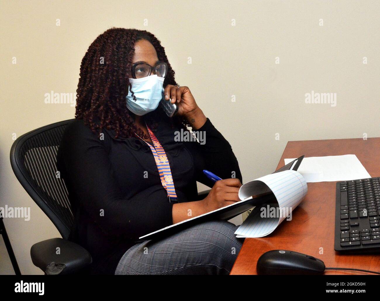 Patient discharge celebrating hi-res stock photography and images - Alamy
