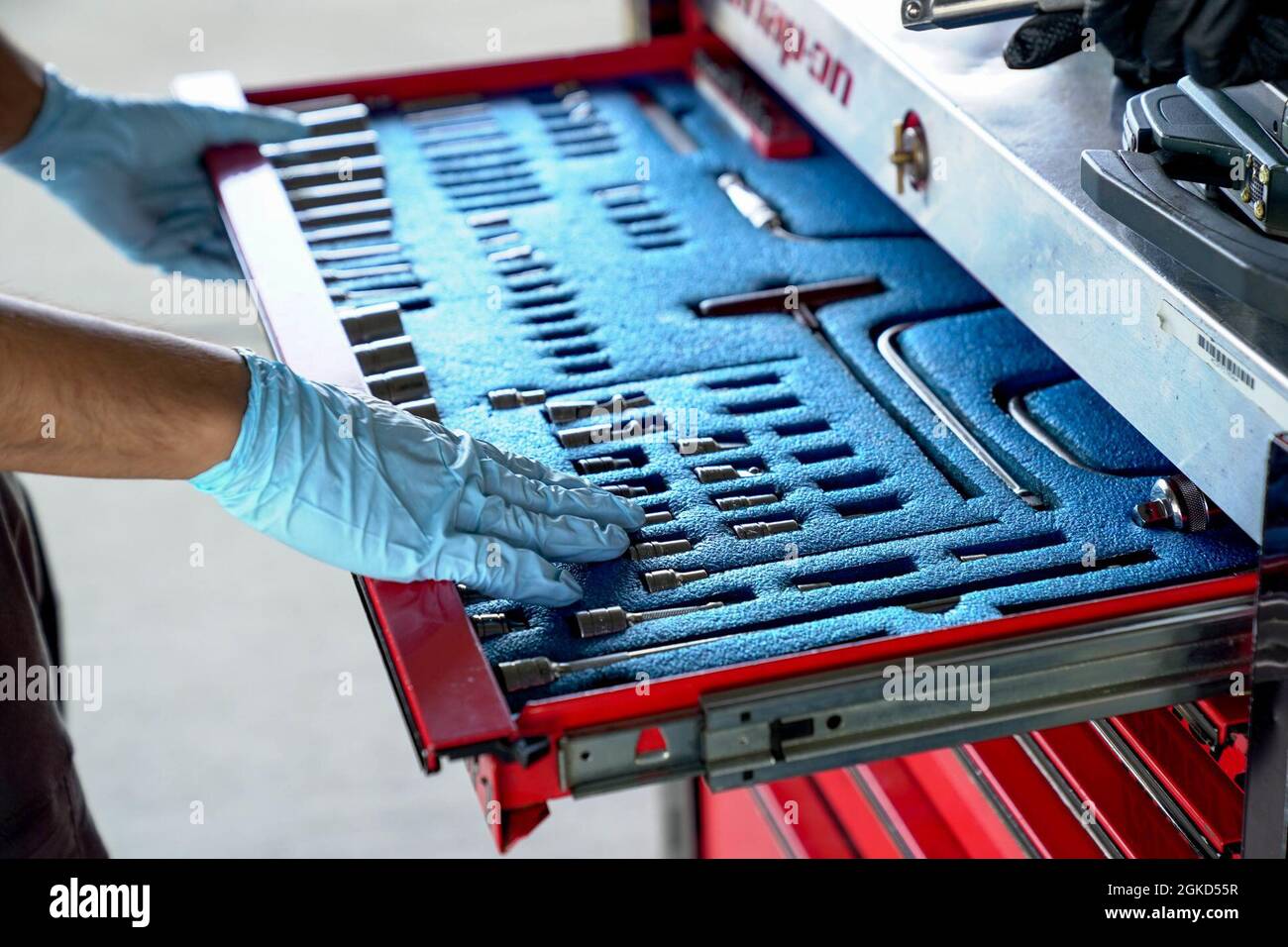 Airmen from the 15th and 154th Aircraft Maintenance Squadron take ...