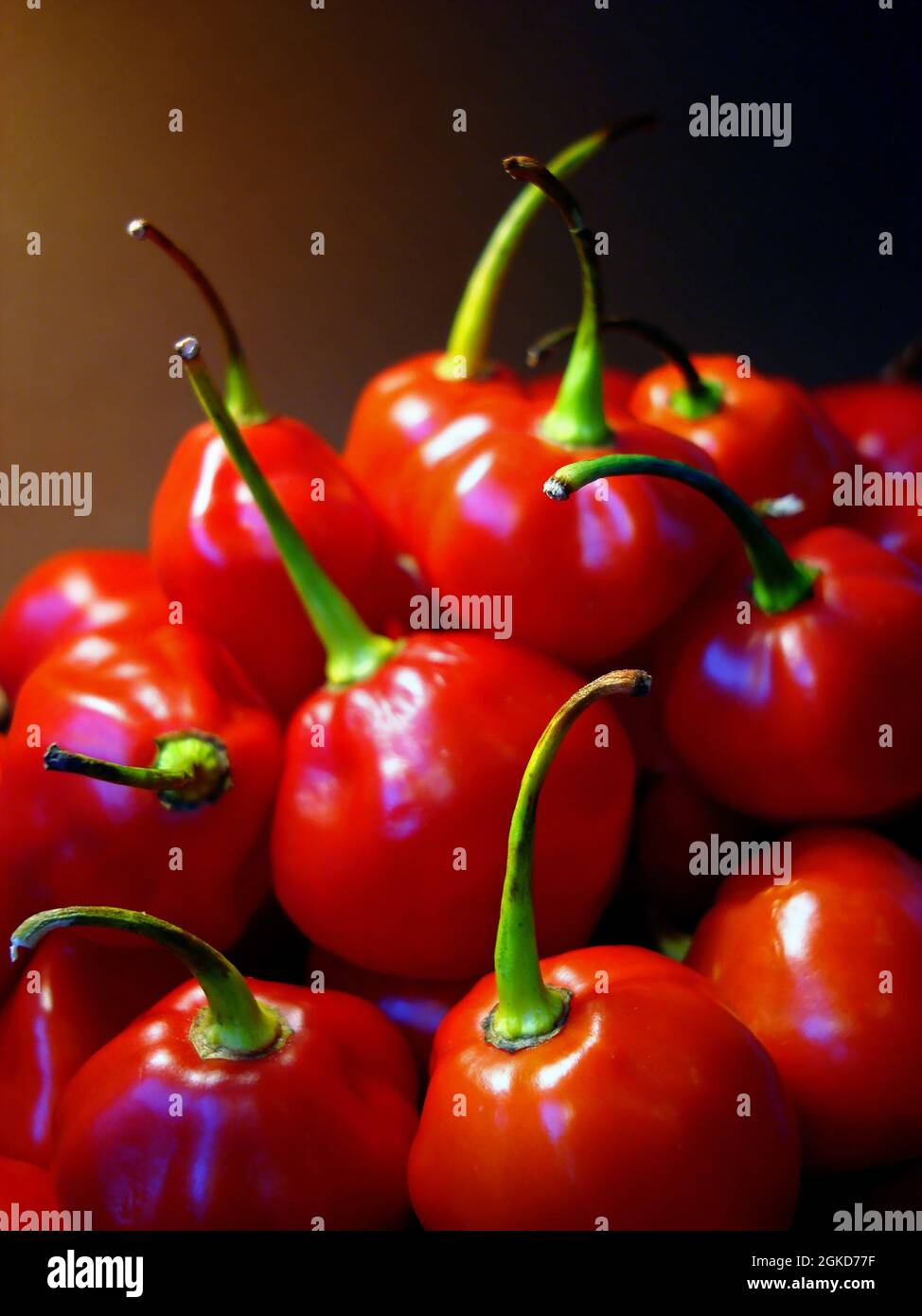 Red chilli pepper pile hi-res stock photography and images - Alamy