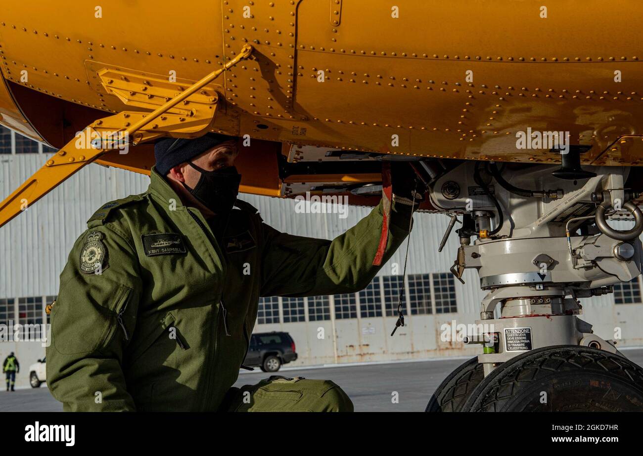 Canadian forces station alert hi-res stock photography and images - Alamy