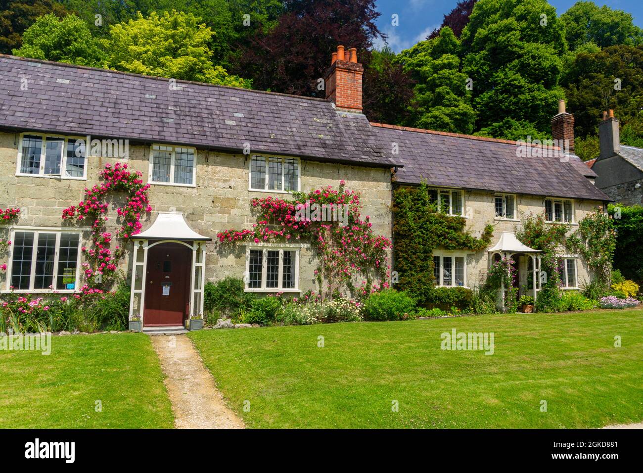 Ornamental cottages hi-res stock photography and images - Alamy
