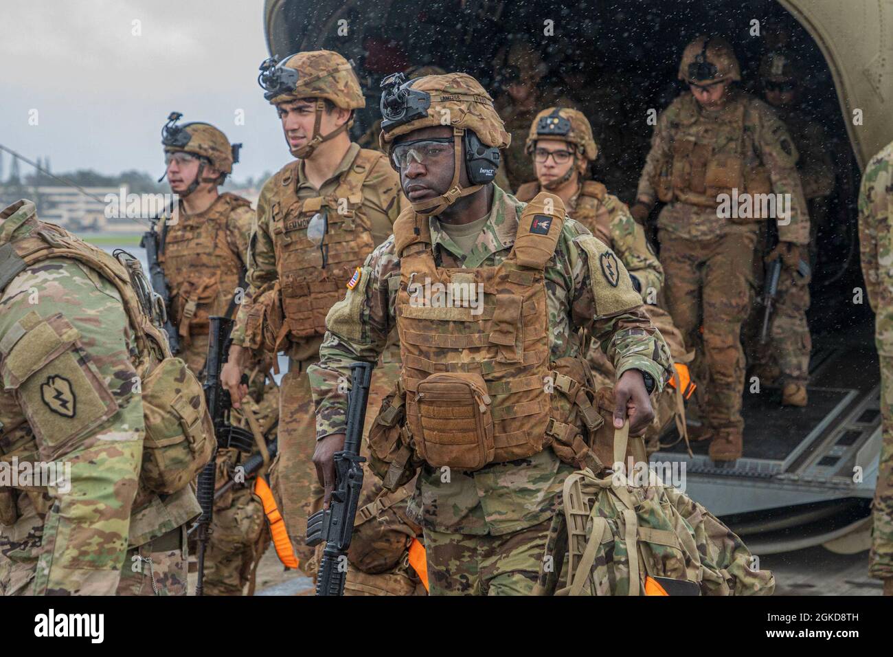 Soldiers from 25th Infantry Division conduct cold load training in ...