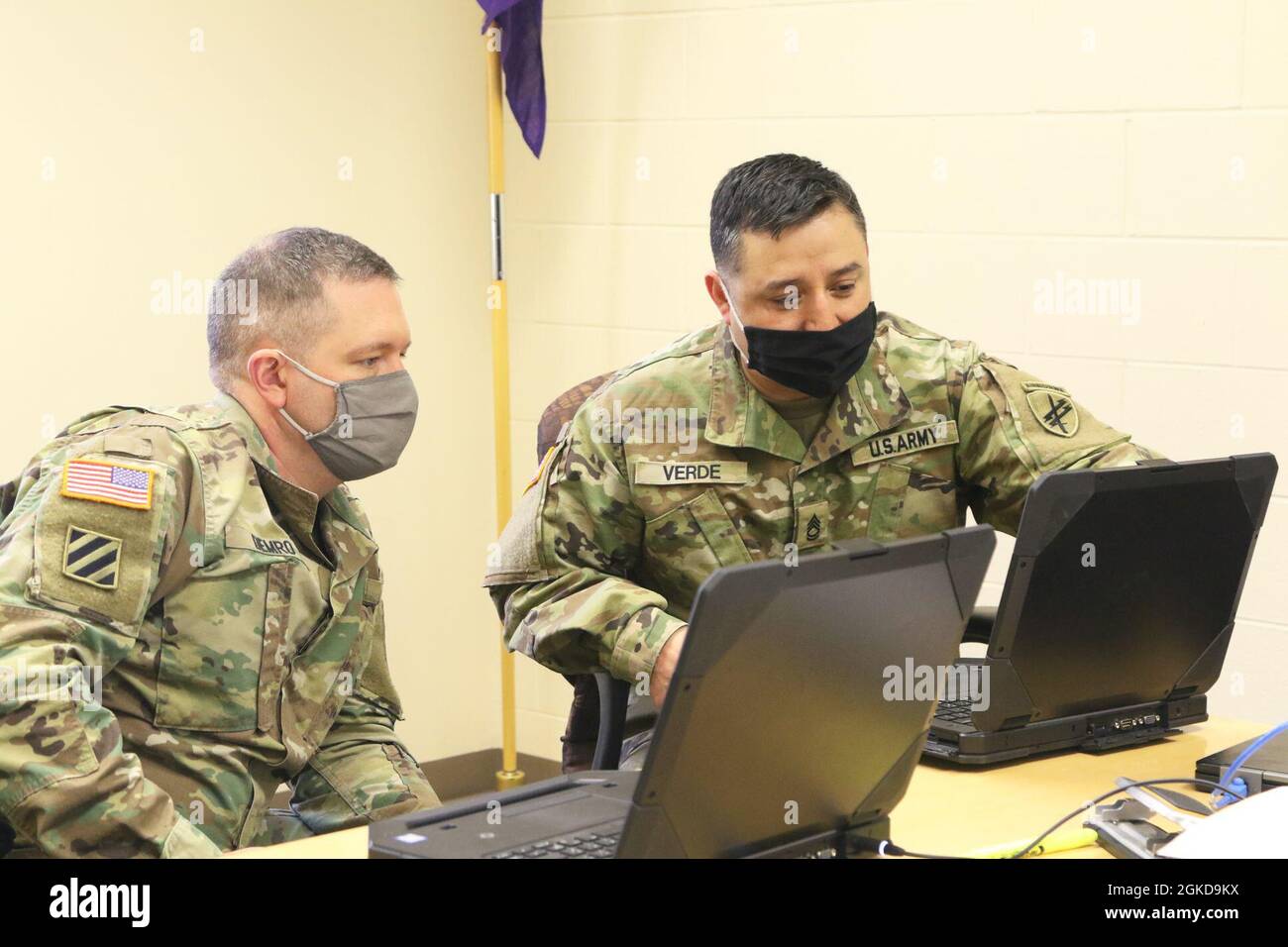 Crimson dawn 3 0 hi-res stock photography and images - Alamy