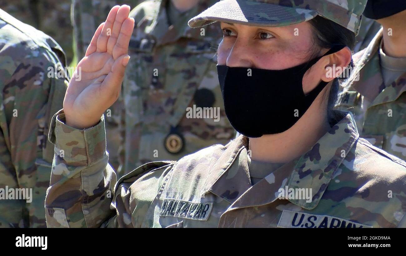 MEDCoE reciting the oath of enlistment Stock Photo - Alamy