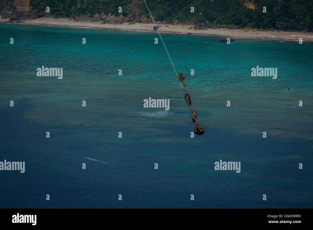 U.S. Marines with Force Reconnaissance Company, III Marine ...